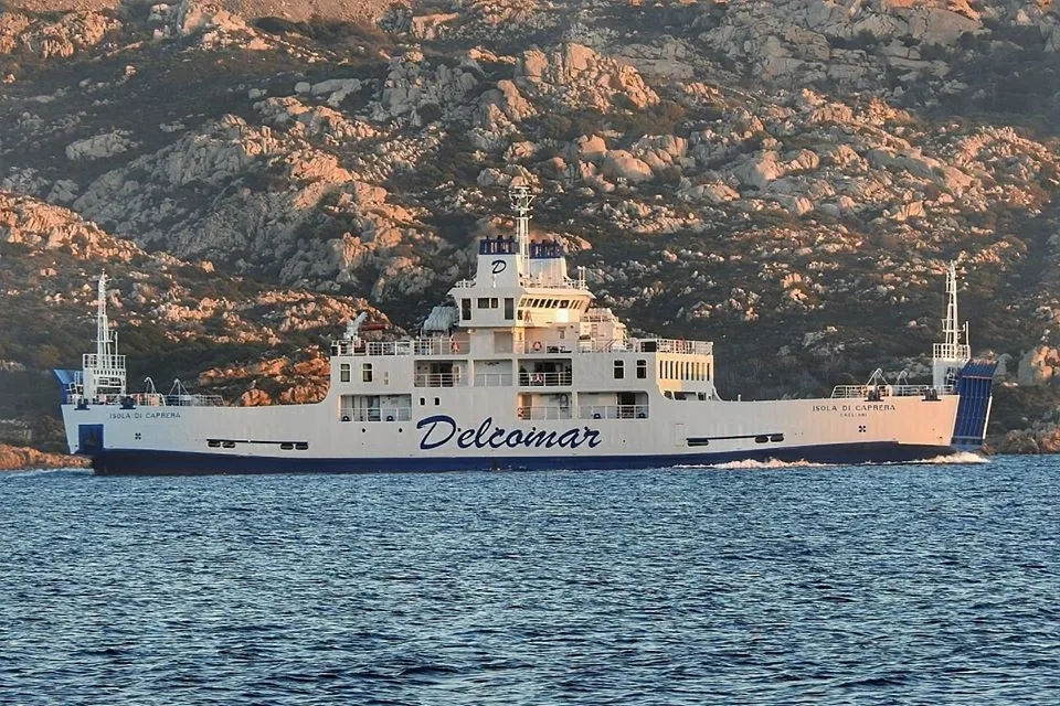 Traghetti Palau La Maddalena: guida completa a compagnie, orari, prezzi ...